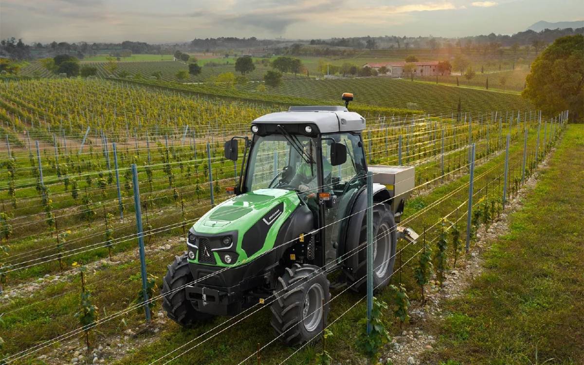 Extra keskeny építésű Deutz-Fahr traktorokat kínálnak ...